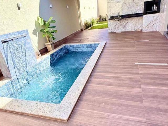 Casa de Alto Padrão à Venda 3 quartos, sendo 1 suíte em Senador Canedo Go