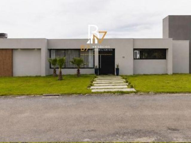 Casa de alto padrão a venda 3 suítes, com piscina e linda vista definida 420