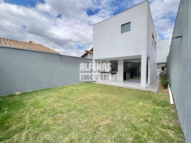 CASA DE ALTO PADRÃO A VENDA, 03 QUARTOS, 02 SUÍTES, 04 VAGAS NO CENTRO DE CONTAGEM