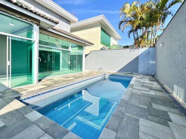 Casa de Alto Padrão à venda 317m² 4 suítes e Piscina no Lorian Boulevard Osasco SP