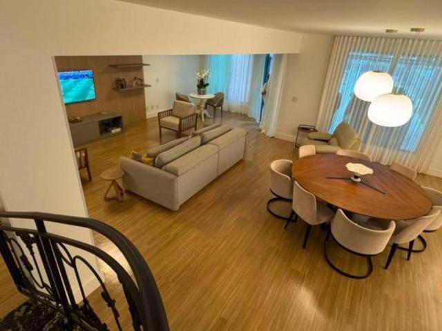 CASA DE ALTO PADRÃO À VENDA – 704 NORTE | BRASÍLIA