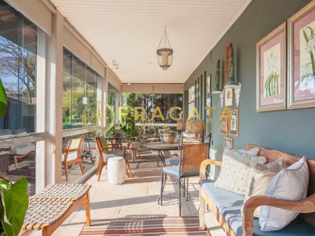 Casa de alto padrão à venda com 390m² 4 suítes e 4 vagas Pacaembu/SP