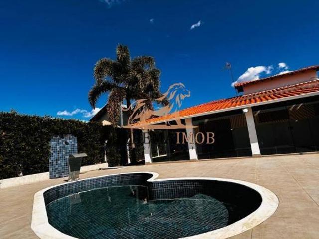 Casa de alto padrão à venda com 3 suítes Condomínio Portal do Sabiá