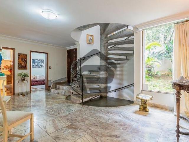 Casa de Alto Padrão à Venda com 4 Dormitórios no Morumbi