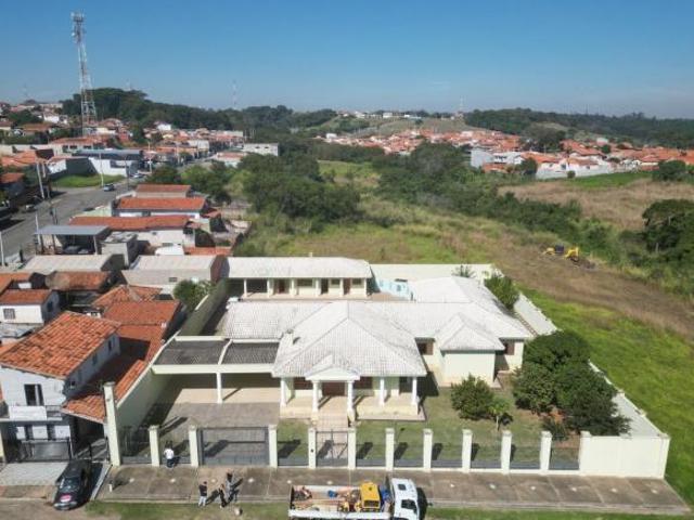 Casa de Alto Padrão à Venda – Conchas/SP