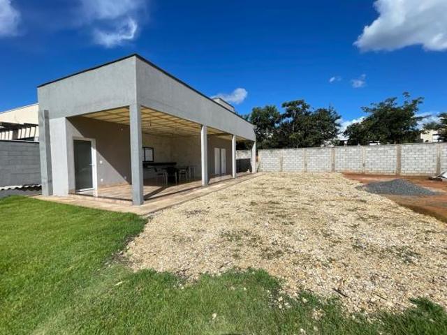 Casa de Alto Padrão à Venda Condomínio Fechado