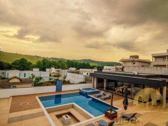CASA DE ALTO PADRÃO À VENDA | CONDOMÍNIO FIGUEIRA GARDEN – ATIBAIA