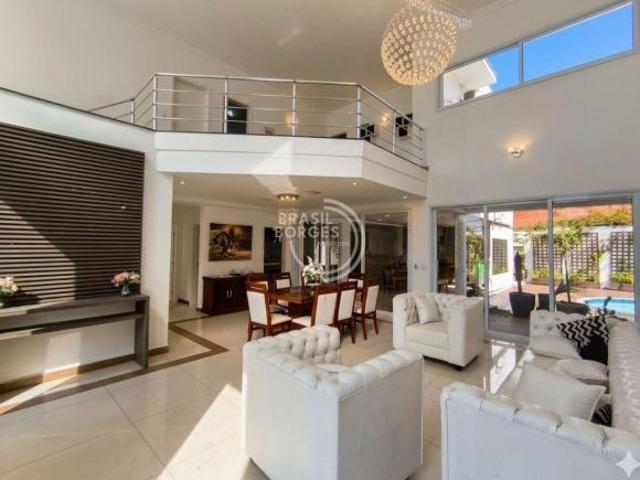 Casa de Alto Padrão à Venda | Aldeia da Mata | 3 Suítes | 520 M² | Piscina Aquecida