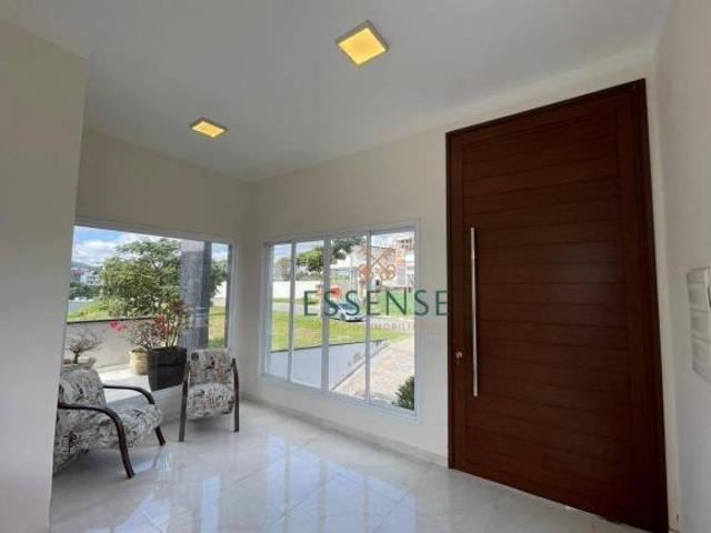 Casa de Alto Padrão à Venda de 550 m² no Condomínio Aruã Brisas II em Mogi das Cruzes/SP: 03 Suítes