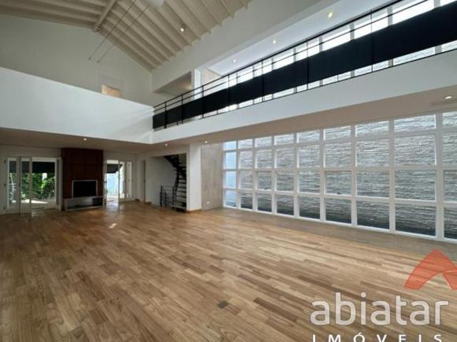 Casa de Alto Padrão à Venda e Locação na Vila Nova Conceição 720m², 4 Suítes, Lazer Completo