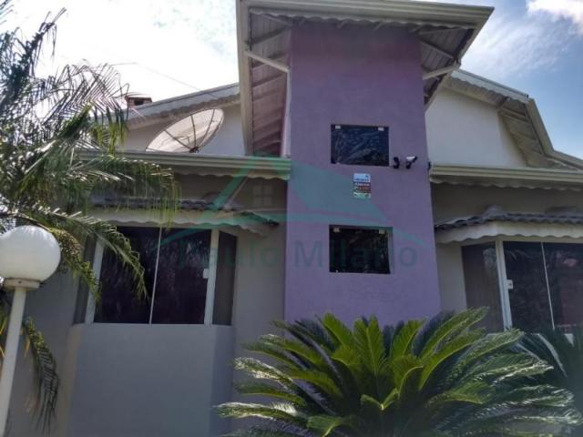 Casa de Alto Padrão a Venda em Condomínio