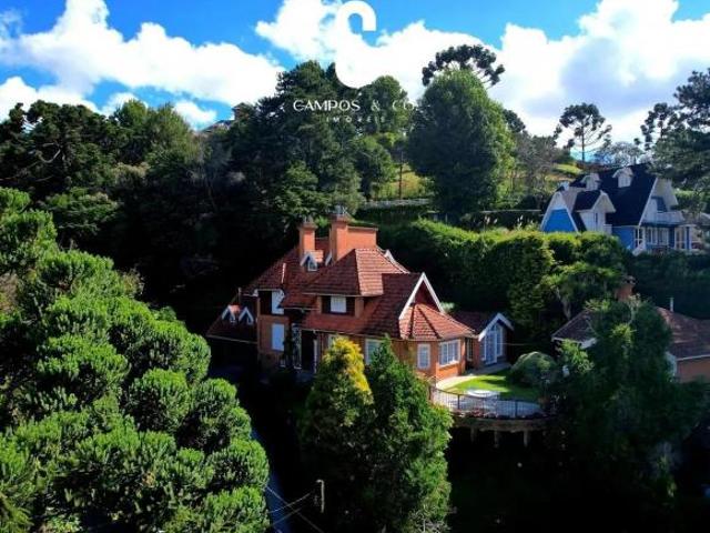 Casa de Alto Padrão à Venda em Condomínio Véu da Noiva Campos do Jordão