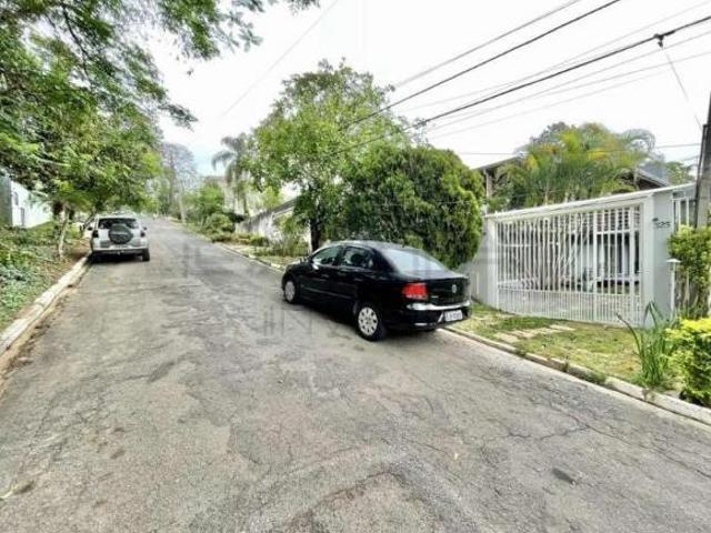 Casa de alto padrão à venda em condomínio de luxo em Cotia SP, com 4 quartos, 2 suítes e 400m² de ár