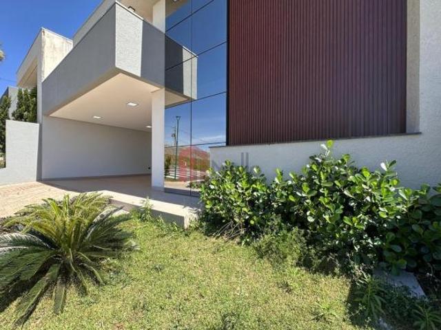 Casa de alto padrão à venda em condomínio de luxo em Umuarama PR, 3 quartos, 3 suítes e 154m² de áre