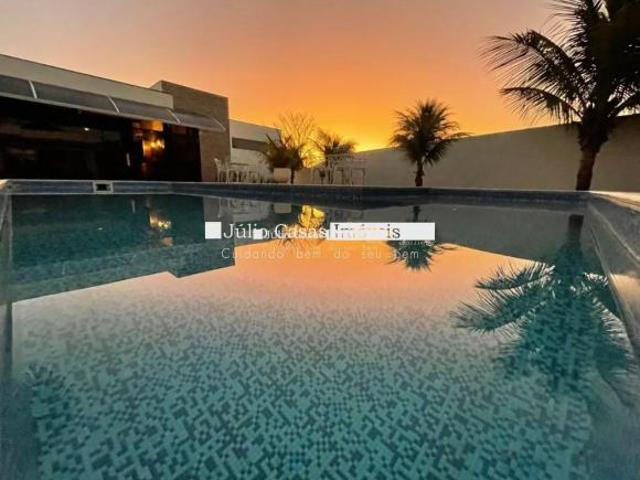 Casa de Alto Padrão à Venda em Condomínio Exclusivo