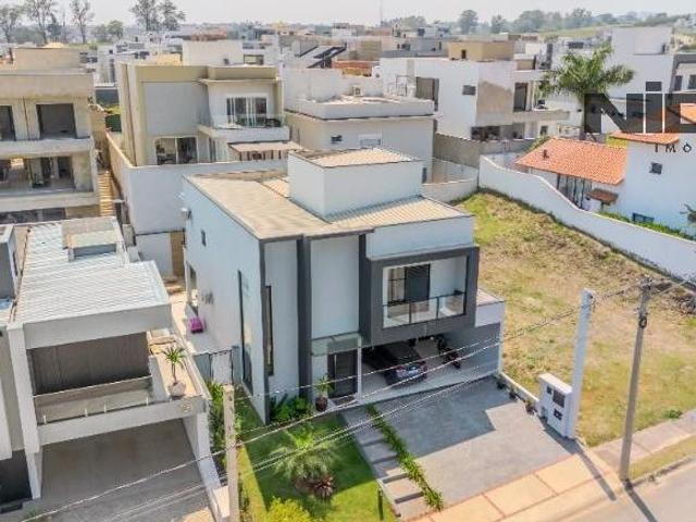 Casa de Alto Padrão à Venda em Condomínio Exclusivo em Votorantim SP 3 Quartos, 3 Suítes, 2 Salas