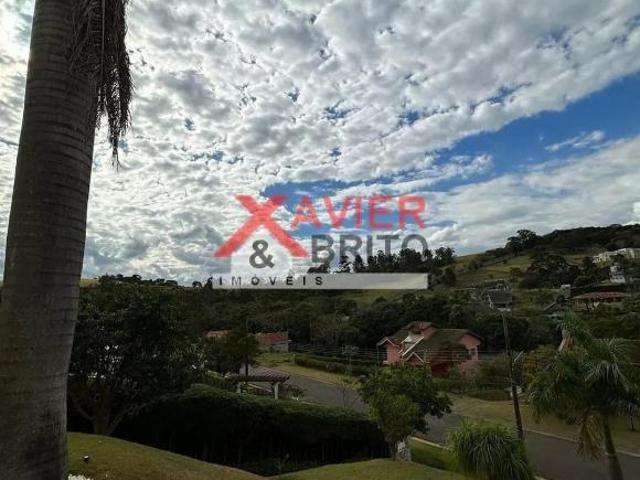 Casa de alto padrão à venda em condomínio fechado em Bragança Paulista com 4 quartos e lazer complet