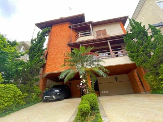 Casa de Alto Padrão à Venda em Condomínio Fechado. 388m², 4 Suítes, Piscina, áre