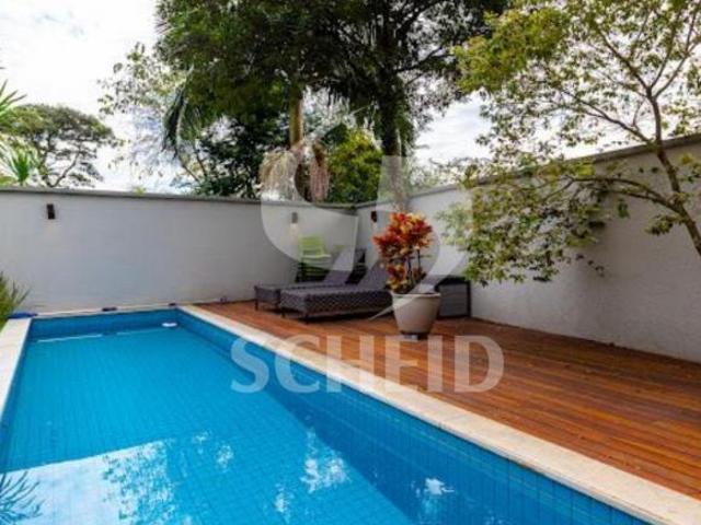Casa de Alto Padrão à Venda em Condomínio no Jardim Cordeiro