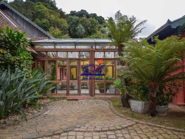 Casa de Alto Padrão à Venda em Curitiba | Piscina | Terreno com 12.700m² | Duas Residências