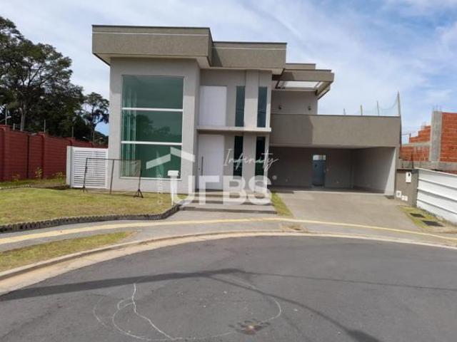 Casa de Alto Padrão à Venda em Goiânia – 4 Suítes, 227m²