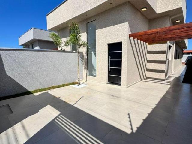 Casa de Alto Padrão à Venda em Itanhaém | 3 Dorms e Piscina