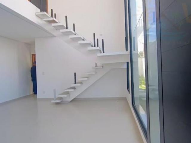 Casa de Alto Padrão à Venda em Itanhaém SP: 3 Quartos, 2 Suítes, Sala, 4 Banheiros, 4 Vagas, 85m². A