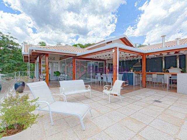 Casa de Alto Padrão à Venda em Jarinu – 5 Suítes, Lazer Completo