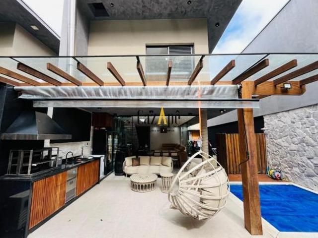 Casa de Alto Padrão à Venda em Maresias | Condomínio Ilhas de Bali com Piscina Privativa