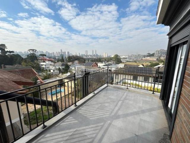 Casa de Alto Padrão à Venda em Santo Inácio, Curitiba – 4 Suítes