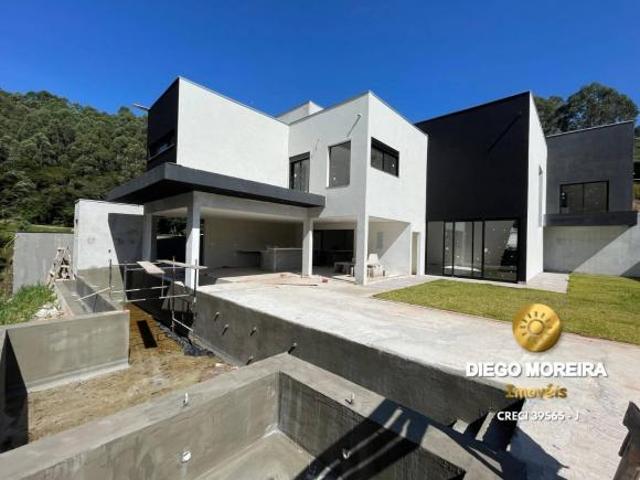 CASA DE ALTO PADRÃO À VENDA EM TERRA PRETA – CONDOMÍNIO FECHADO!