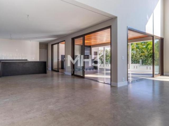Casa de alto padrão à venda nova no exclusivo Cond. Jatibela, AT 850,25m2, AC.50