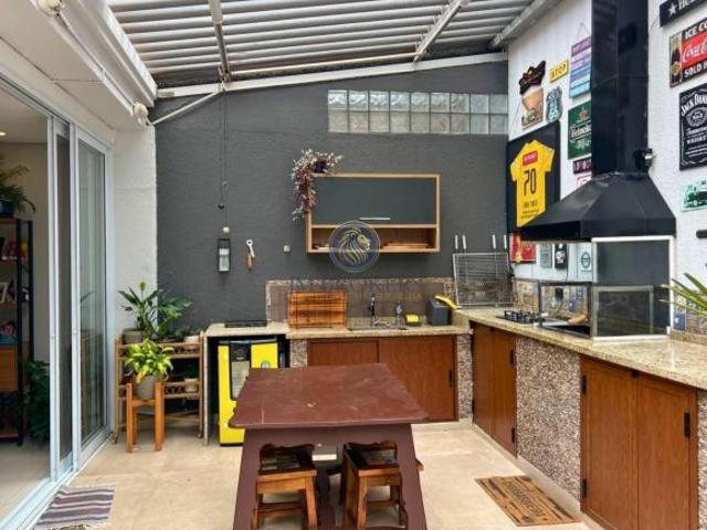Casa de alto padrão à venda no condomínio Tamboré 04, Alphaville, 4 quartos, 2 suítes, 2 vagas e 180