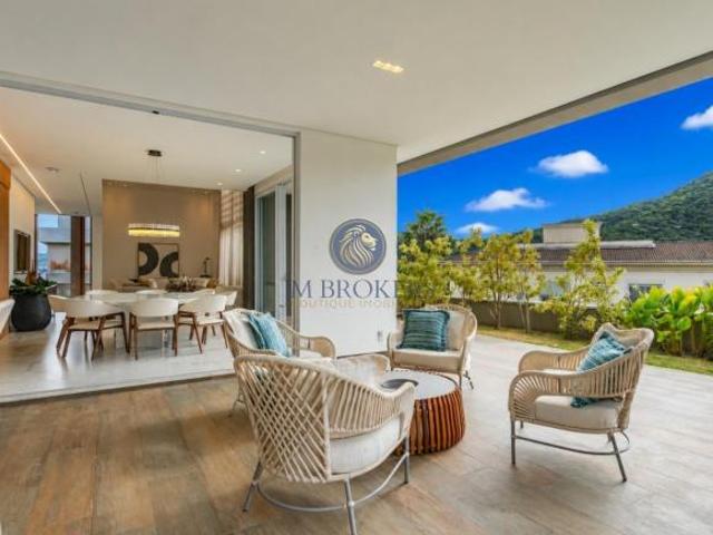 Casa de alto padrão à venda no condomínio Tamboré 10, Alphaville, 4 suítes, 6 vagas e 625m² de área