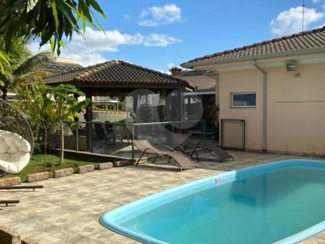 Casa de Alto Padrão à Venda no Condomínio Terras de Monte Serrat – Salto/SP | 3 Suítes, Piscina e Ár