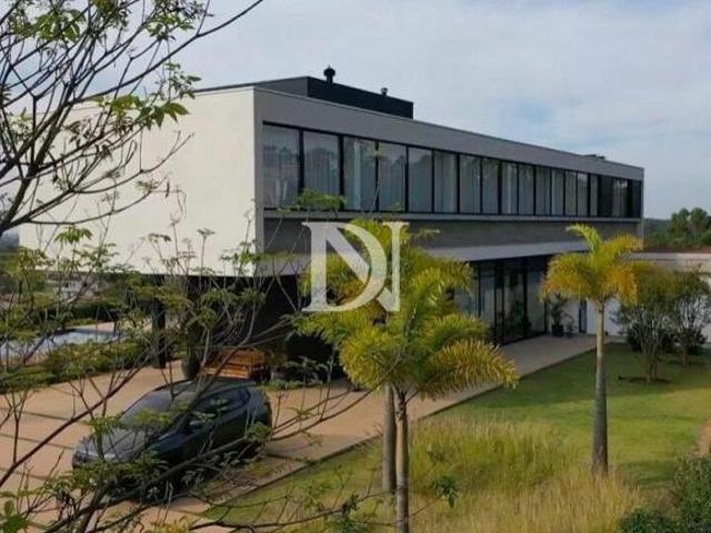 Casa de alto padrão à venda no Condomínio Terras de São José II em Itu/SP. Arquitetura contemporânea