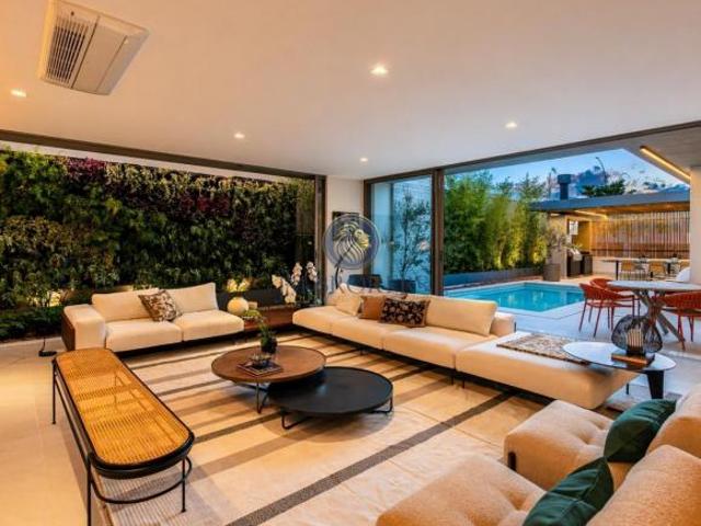Casa de alto padrão à venda no condomínio Villa Solaia, Alphaville, 4 suítes, 4 vagas e 456m² de áre