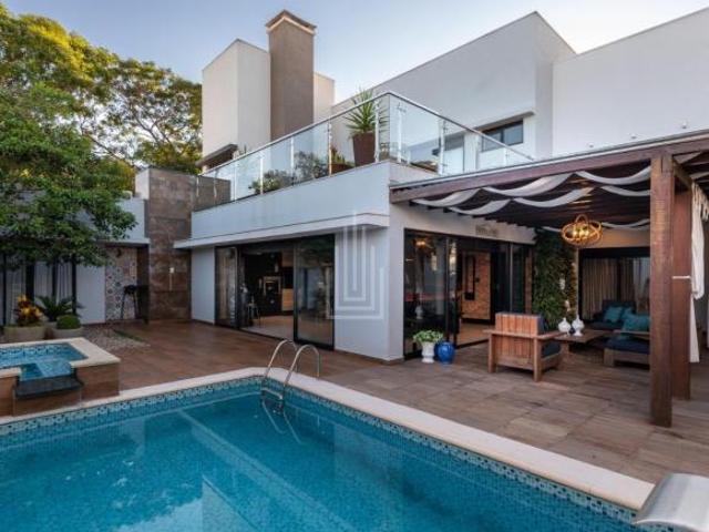 Casa de alto padrão à venda no Condomínio Village Iguaçu em Foz do Iguaçu