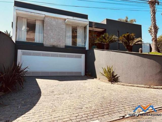 Casa de Alto Padrão à Venda no Condomínio Arujazinho I, II e III