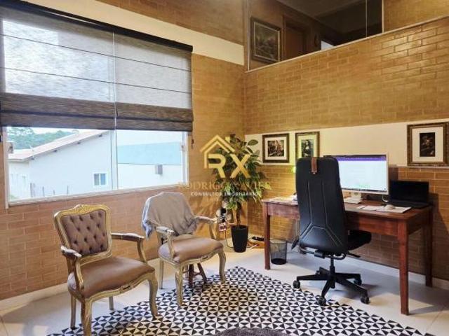 Casa de Alto Padrão à Venda no Condomínio Campo Alegre – Poços de Caldas/MG