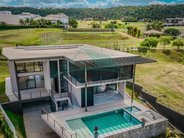 Casa de Alto Padrão a Venda no Condomínio Fazenda Serra Azul