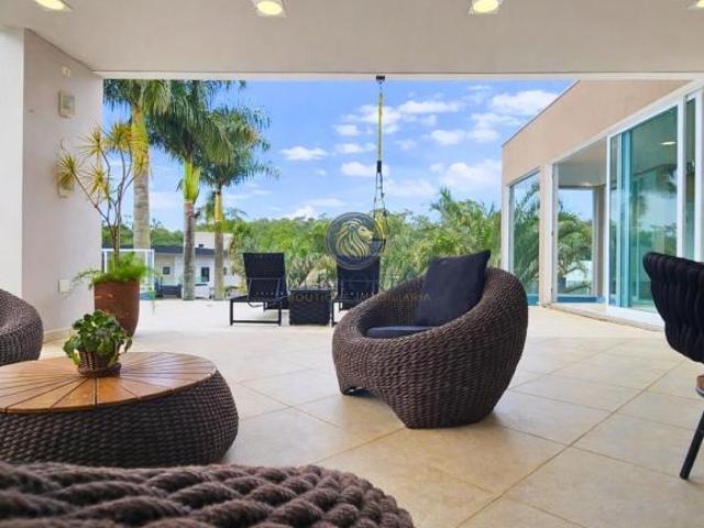 Casa de alto padrão à venda no condomínio Jardim Passárgada D, Granja Viana, 4 suítes, 8 vagas e 935