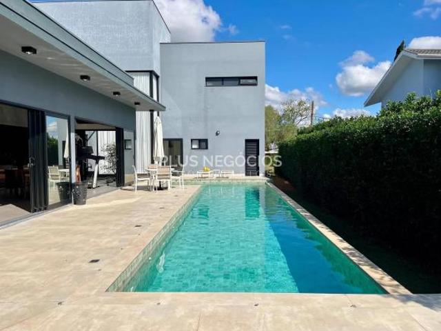 Casa de Alto Padrão à Venda no Condomínio Lago Azul Golfe Clube 4 Suítes, Cinema, Piscina e Lazer C