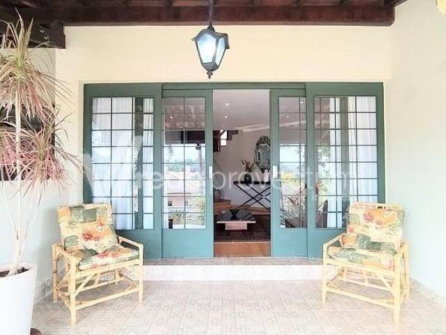 Casa de alto padrão à venda no Condomínio Marambaia em Vinhedo, com 450 m²