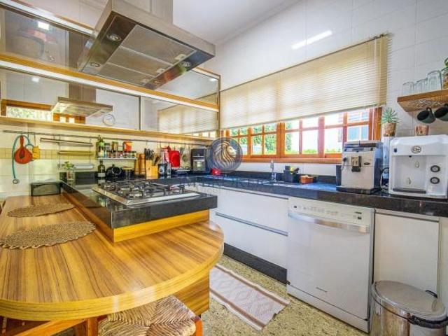 Casa de alto padrão à venda no condomínio Parque das Artes, Granja Viana, 3 suítes, 4 vagas e 300m²