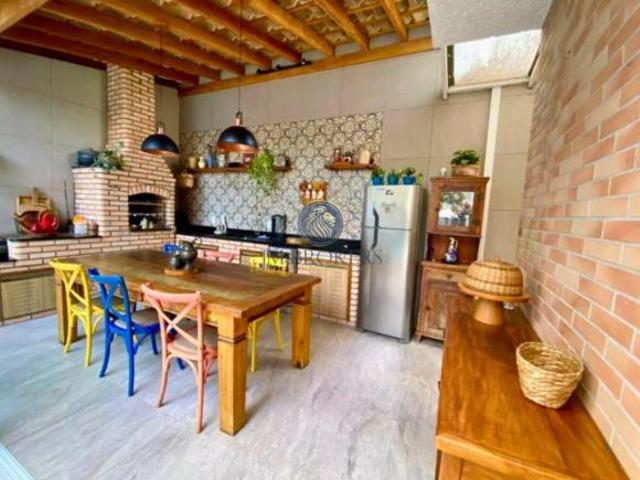 Casa de alto padrão à venda no condomínio Quinta da Vila Real, Granja Viana, 3 quartos, 1 suíte, 3 v