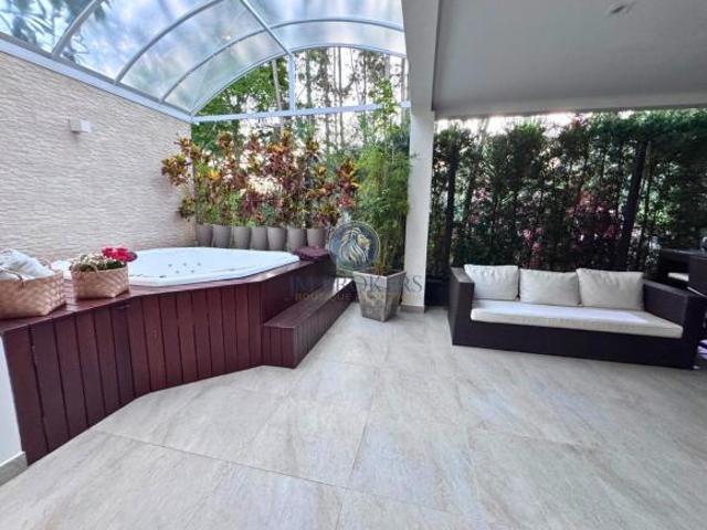 Casa de alto padrão à venda no condomínio Quinta da Vila Real, Granja Viana, 3 suítes, 4 vagas e 318