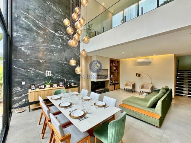 Casa de alto padrão à venda no condomínio Reserva Santa Maria, Granja Viana, 3 suítes, 5 vagas e 330