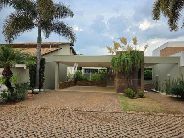 Casa de Alto Padrão à Venda no Condomínio Residencial Alameda das Jaboticabeiras