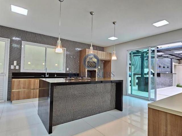 Casa de alto padrão à venda no condomínio São Paulo II, Granja Viana, 4 suítes, 4 vagas e 468m² de á
